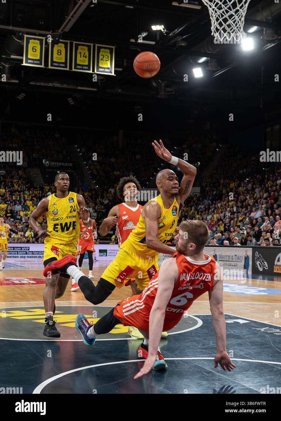 03.05.2025, EWE Arena, Oldenburg, GER, easy Credit-BBL, EWE Baskets ...