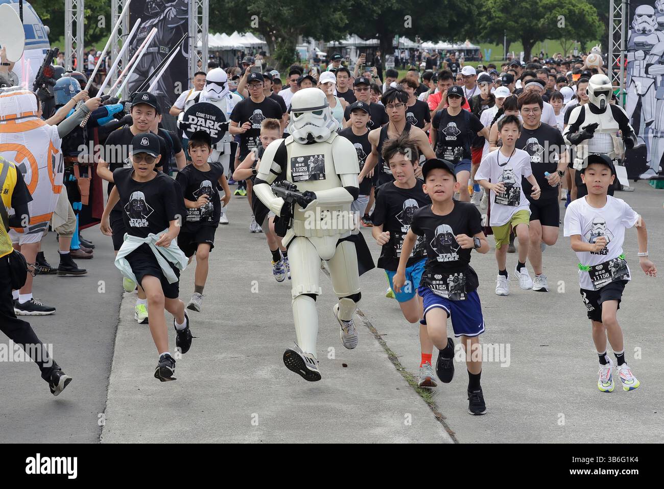 Runners dressed as characters of the movie ''Star Wars'' participate in ...