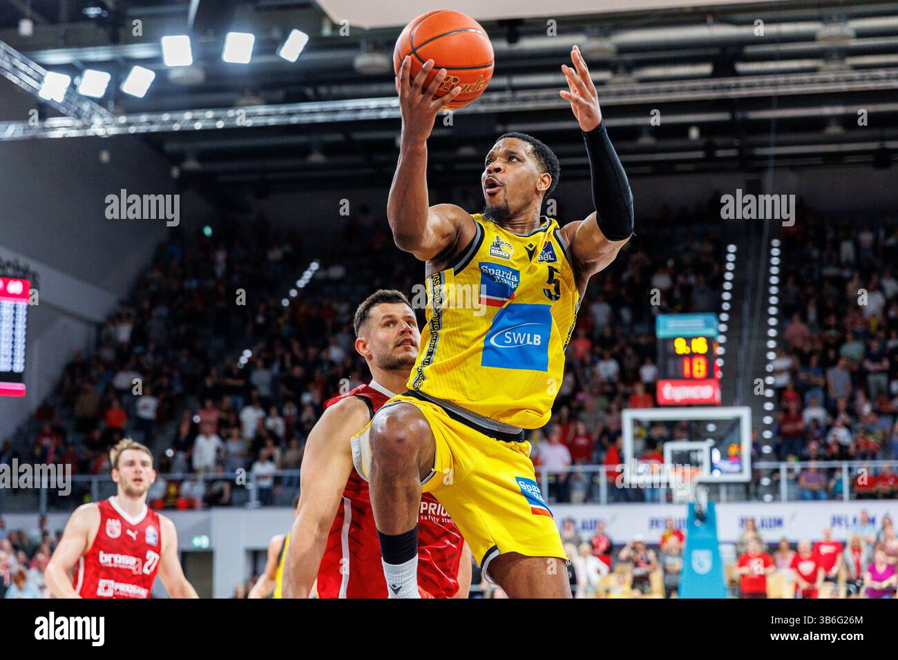 Bamberg, Deutschland. 03rd May, 2025. Justin Simon (MHP Riesen ...