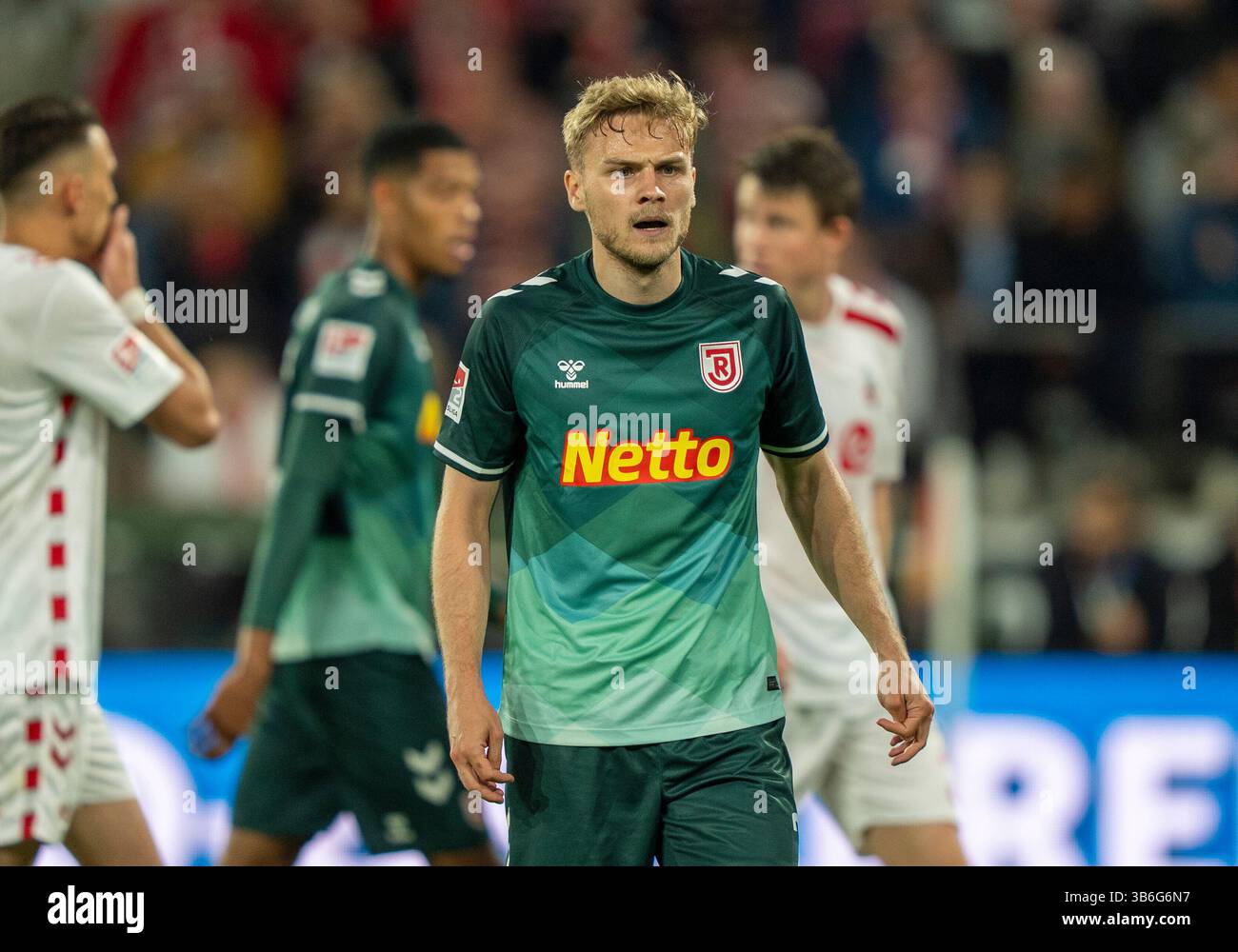 Tim Handwerker (SSV Jahn Regensburg, #2) 1. FC Köln - SSV Jahn ...
