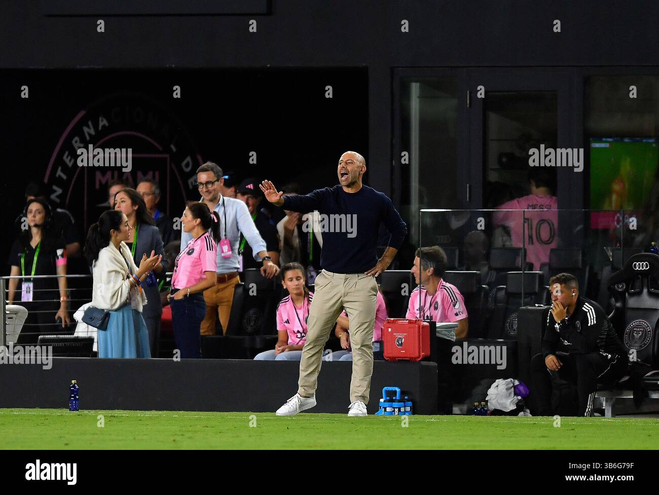Inter Miami coach Javier Mascherano, center, shouts instructions to his ...