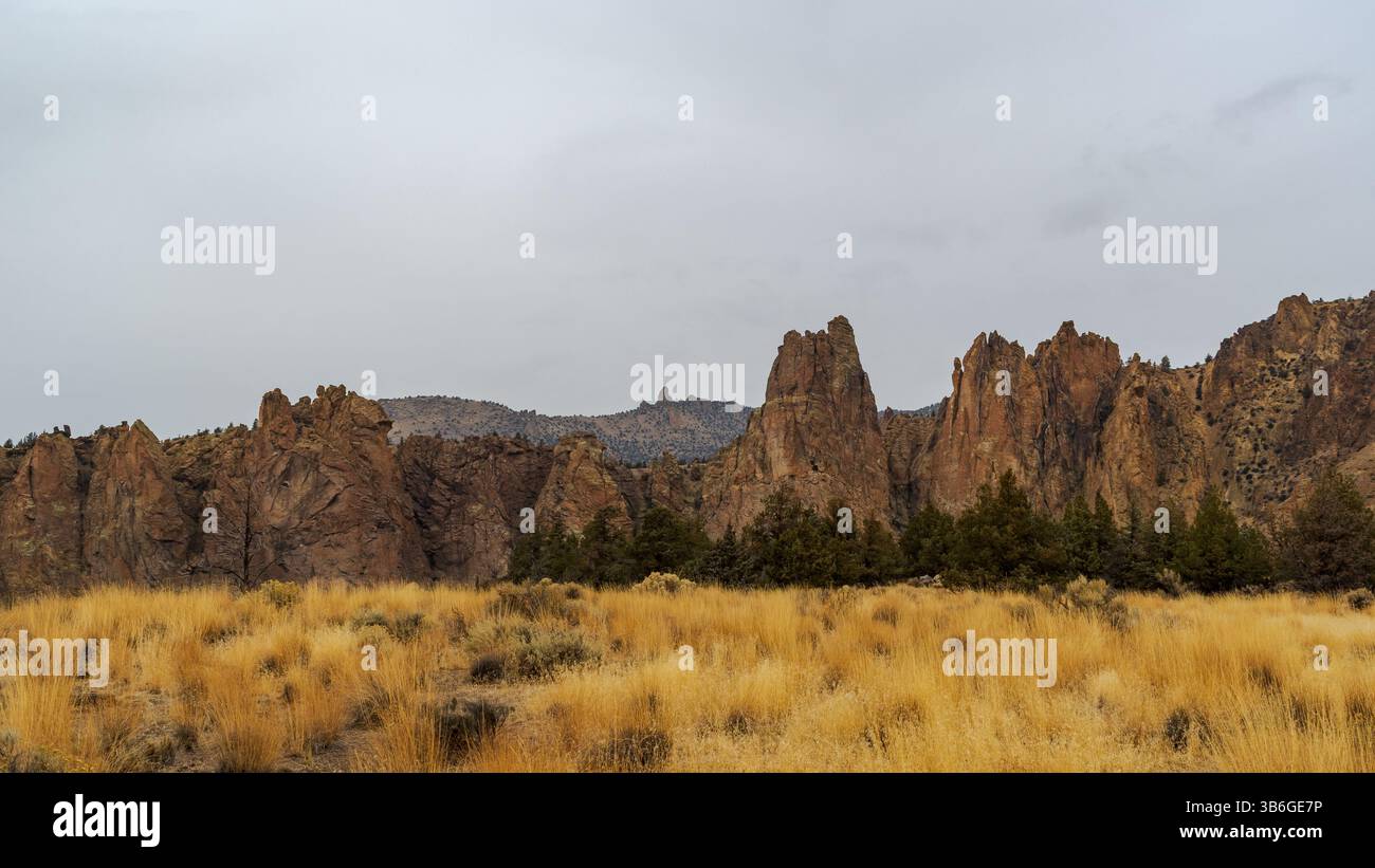 The majestic scenery of Smith Rock State Park near Redmond, Oregon, USA ...