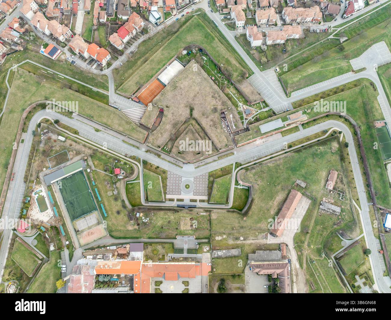 Aerial view of star fort elements: Angled bastions, redoubts, ravelin with dry moat, infantry ...