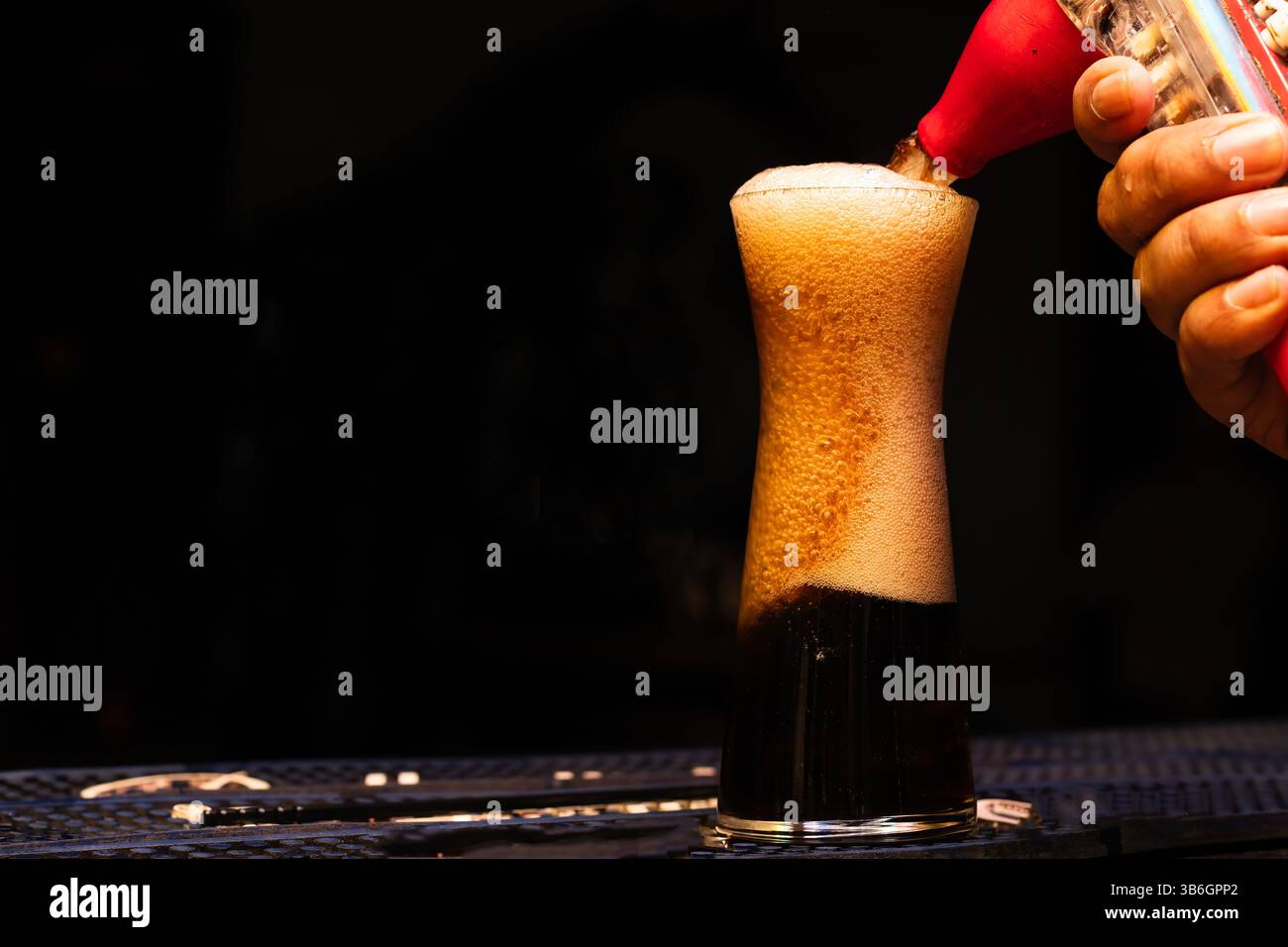 Beer glass golden foamy drink hi-res stock photography and images - Alamy