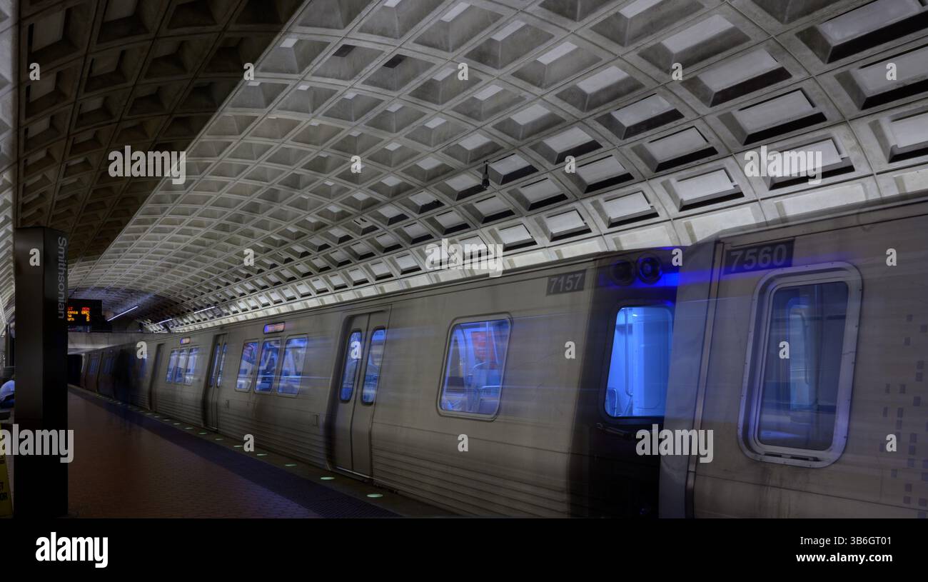 Washington dc metro sign hi-res stock photography and images - Alamy