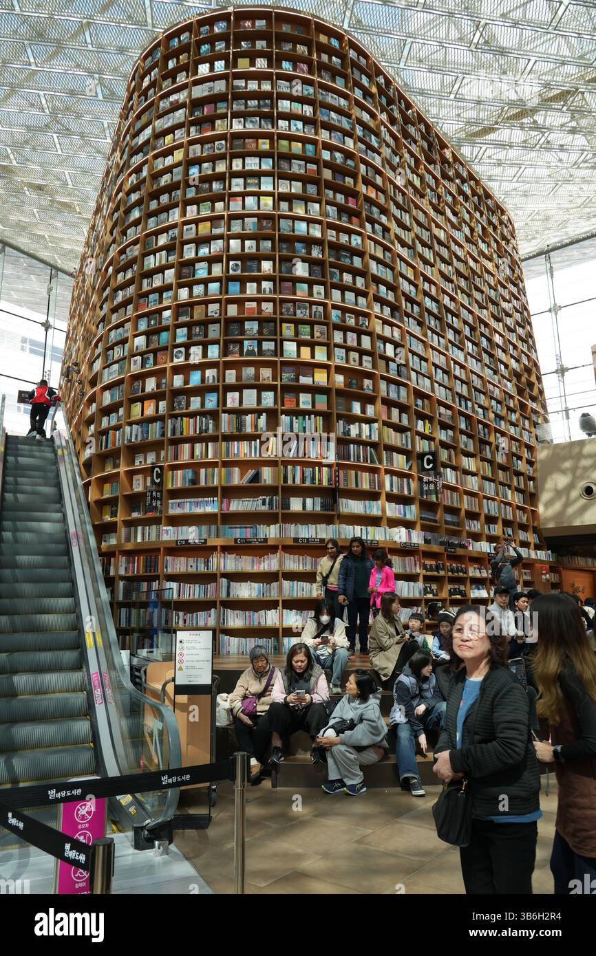 Seoul, South Korea - April 05, 2025. Starfield Library at COEX Mall ...