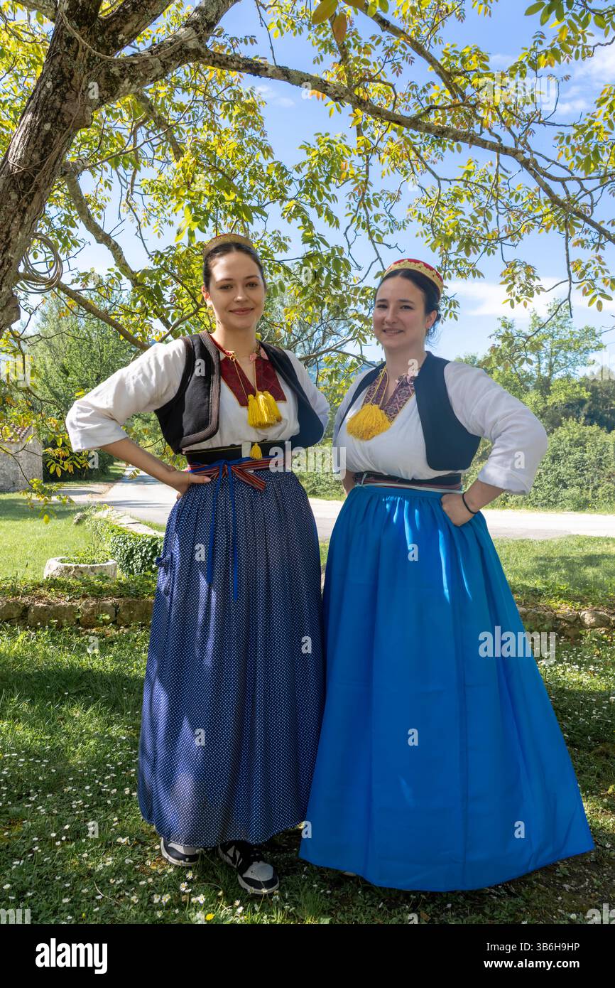 Croatia traditional costume hi-res stock photography and images - Alamy