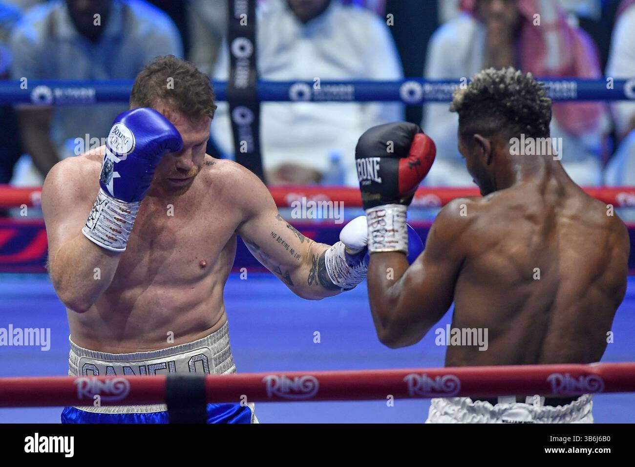 Saul Canelo Alvarez, left, fights with William Scull during super ...