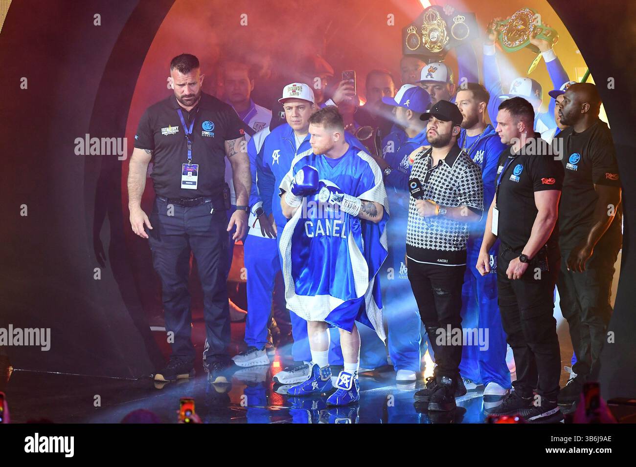 Saul Canelo Alvarez, center, arrives for his fight with William Scull ...