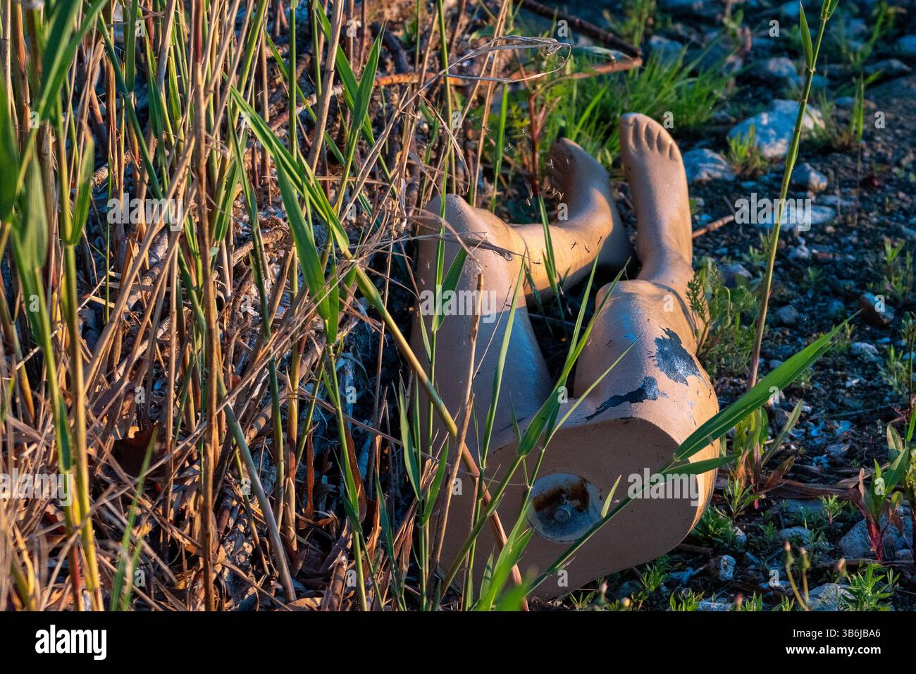 Forgotten Figure: Beach side Discovery Stock Photo - Alamy