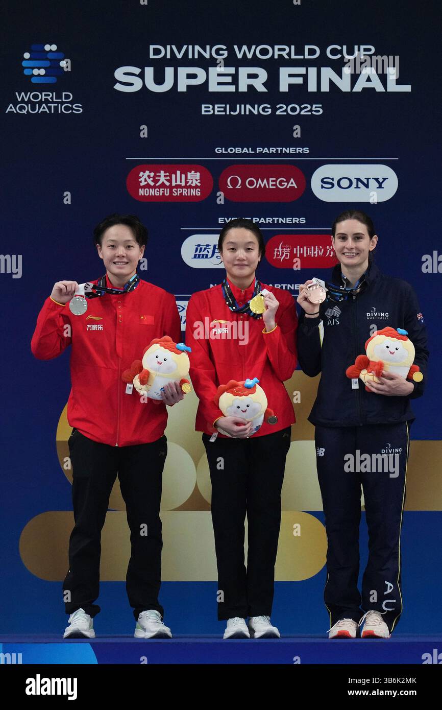 From left, silver medalist Chen Yiwen of China, gold medalist Chen Jia ...