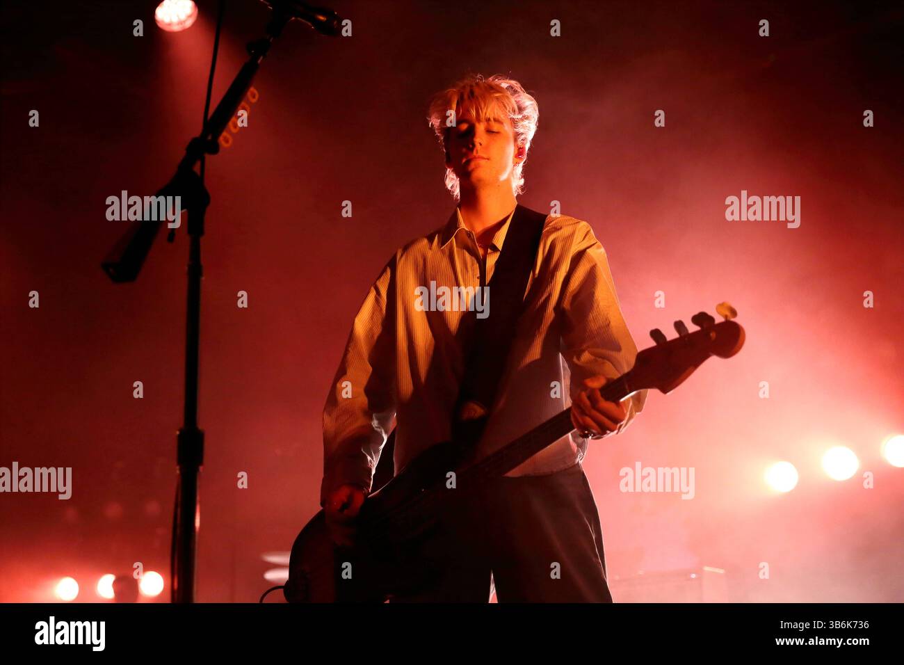 Robert Keating von der Band Inhaler bei einem Konzert in der ...