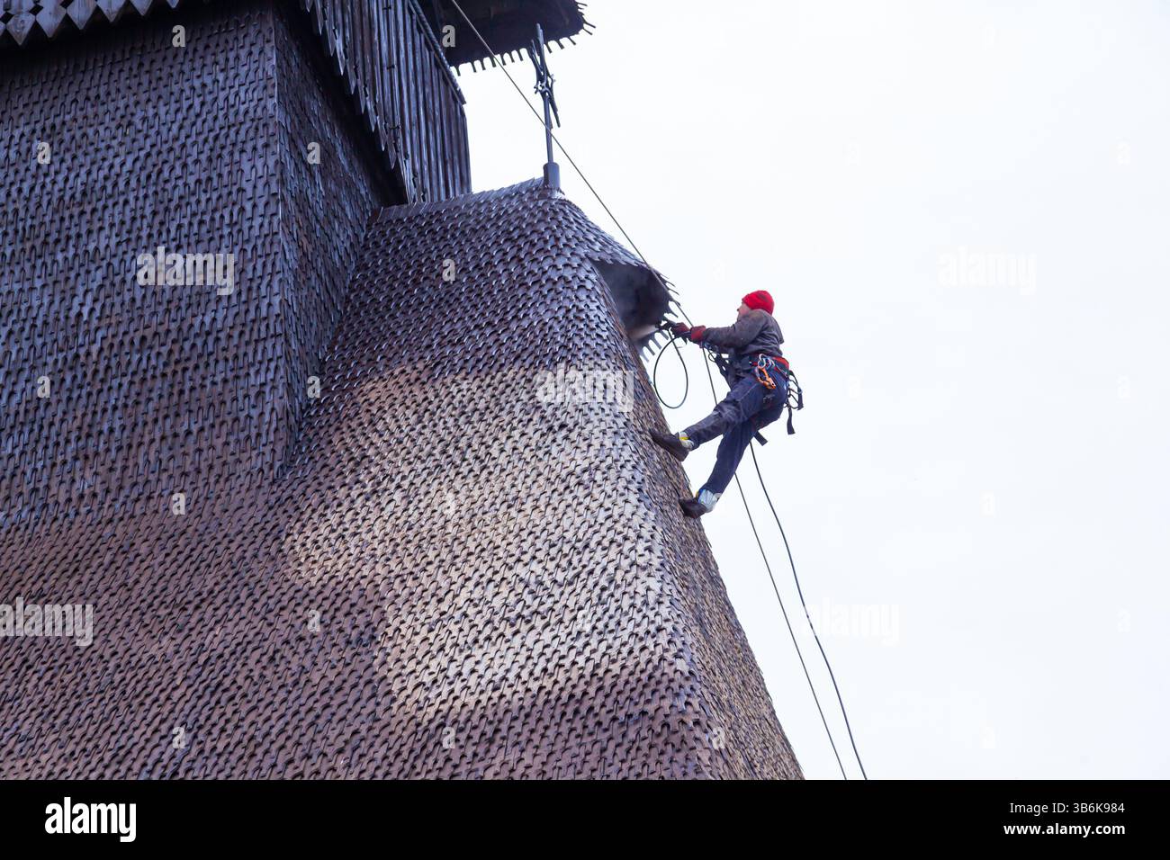 Work at high altitude hi-res stock photography and images - Alamy