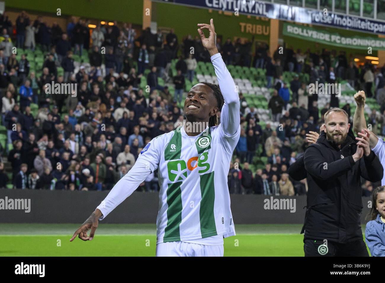 GRONINGEN - Noam Emeran of FC Groningen celebrates victory with ...