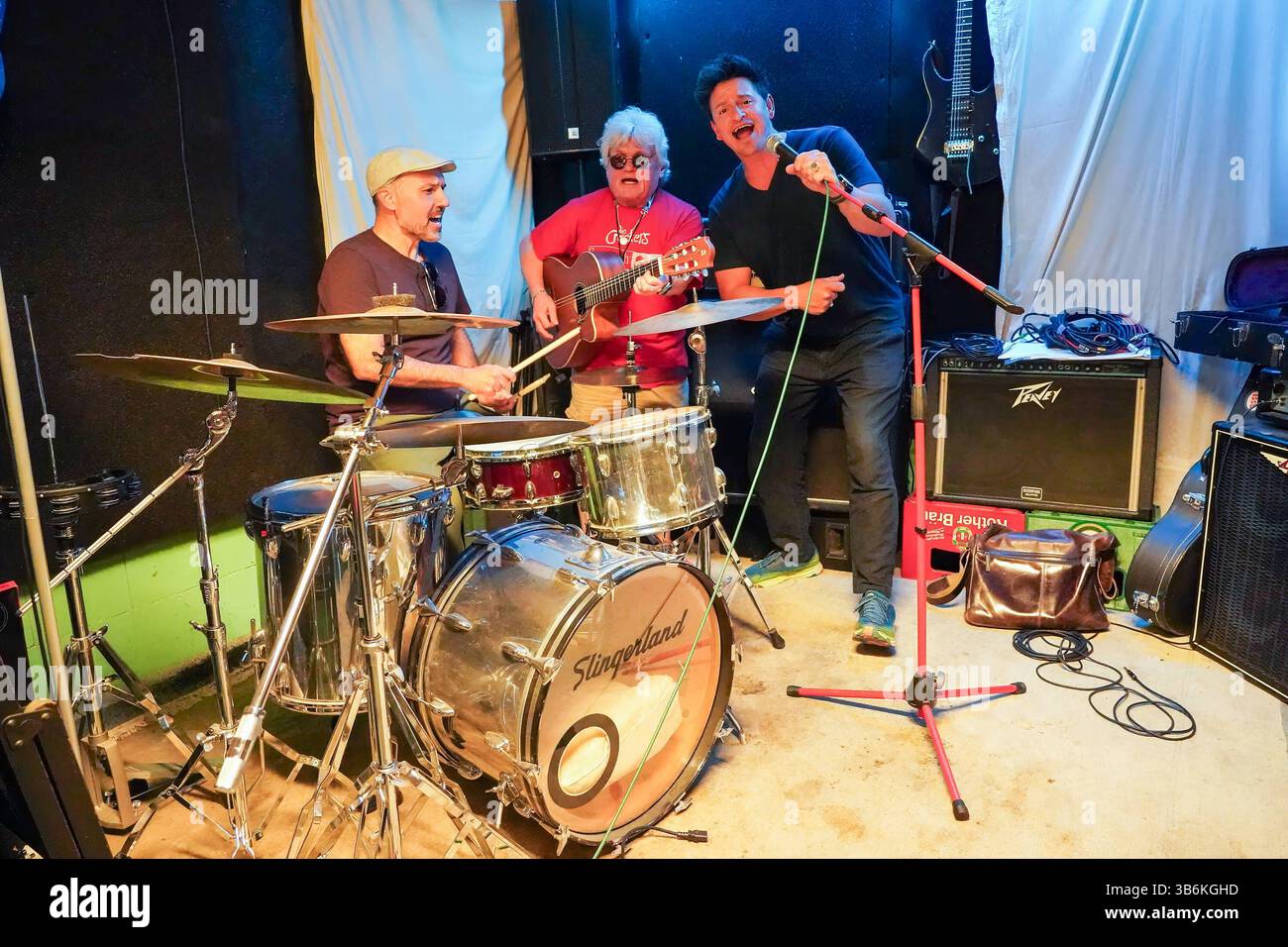 Der neue Sänger Joe Herrmann ersetzt den verstorbenen Loti Pohl ...