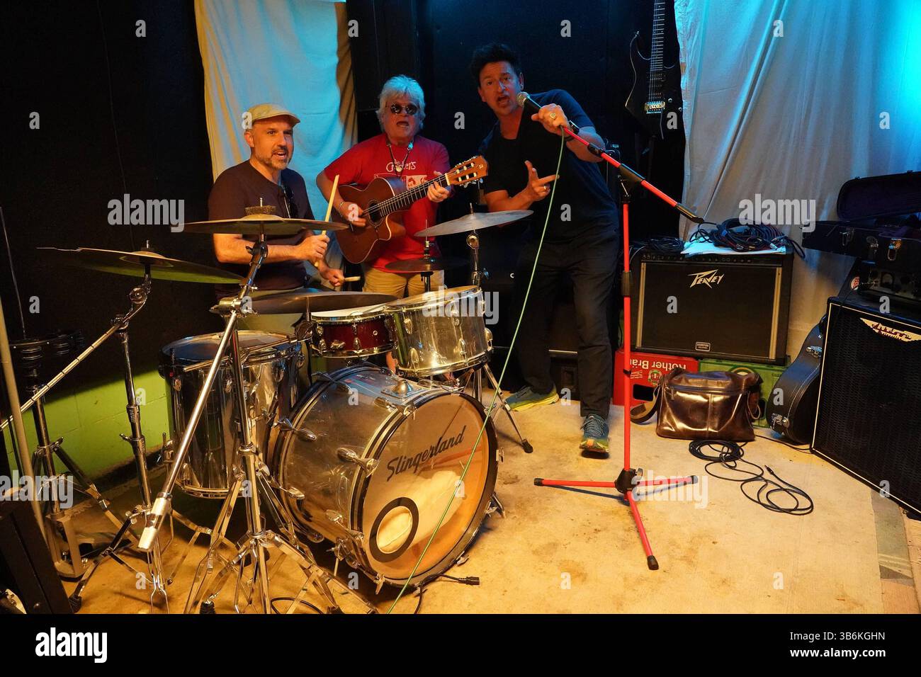 Der neue Sänger Joe Herrmann ersetzt den verstorbenen Loti Pohl ...