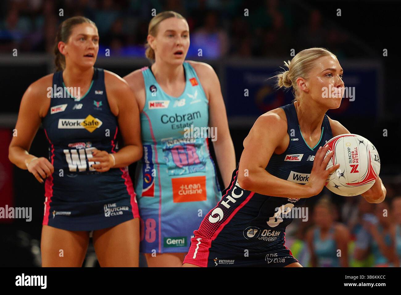 Melbourne, Australia. 04th May, 2025. Rudi Ellis of the Vixens passes ...