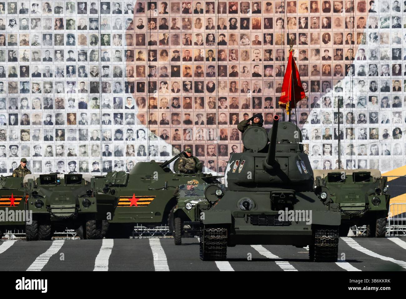 T 80 tank hi-res stock photography and images - Alamy