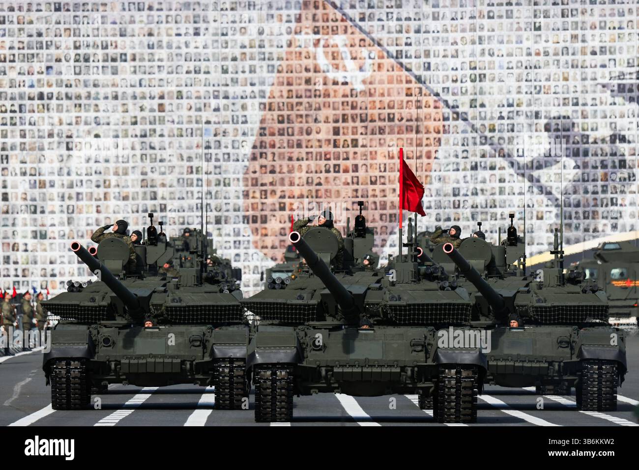Russian T-90 tanks at a rehearsal for the Victory Day Parade on Palace ...