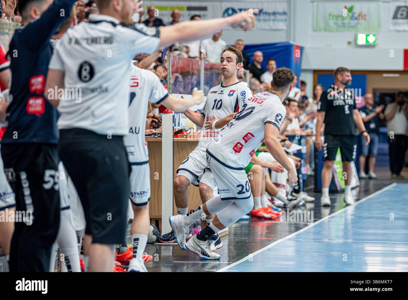 Paul Ohl (TV H?ttenberg, 10), Leif Haack (TV H?ttenberg, 20) 2. HBL; TV H?ttenberg - GWD Minden ...