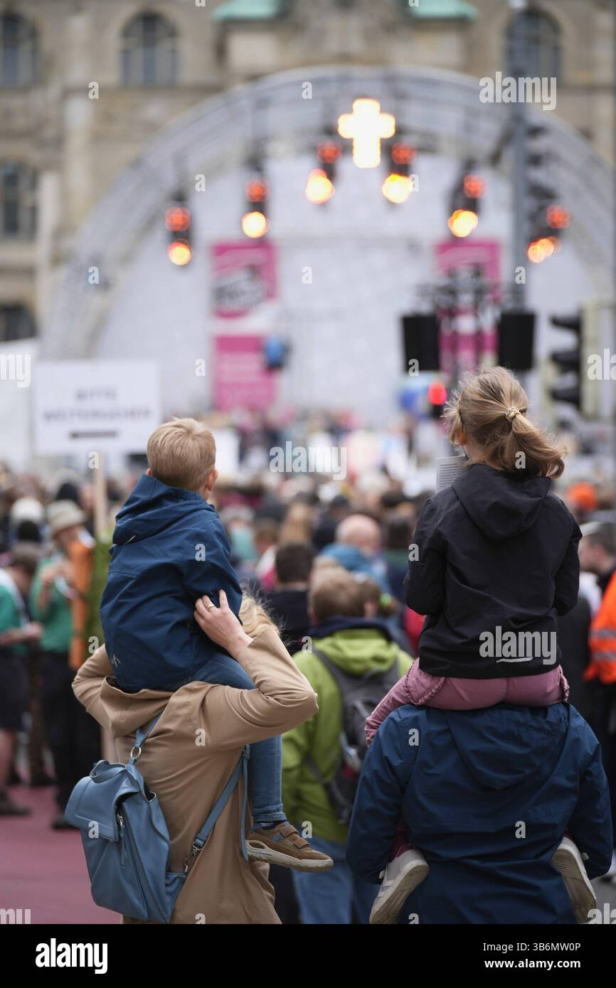 Mit einem Open-Air-Gottesdienst in der Innenstadt von Hannover geht am ...