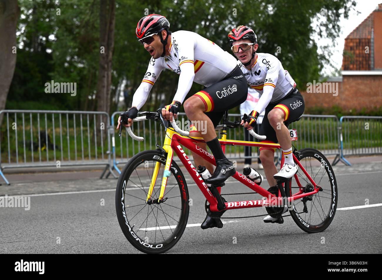 Spain MB para-cycling athlete Nacho Rodrigo Canto and pilote Oscar ...