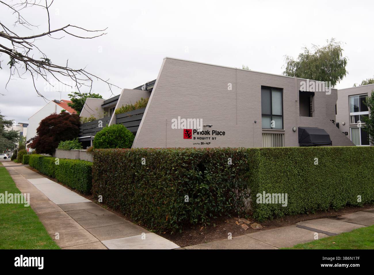 Mid Century modern. low rise units or apartments in the Canberra ...