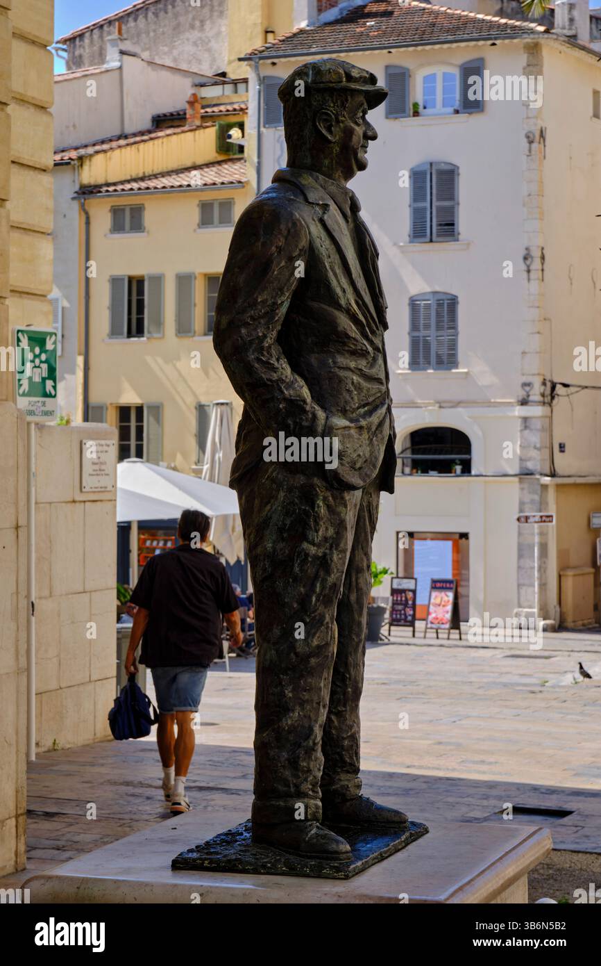 France, Var, Toulon, rue Racine, statue of Jules Muraire known as Raimu ...