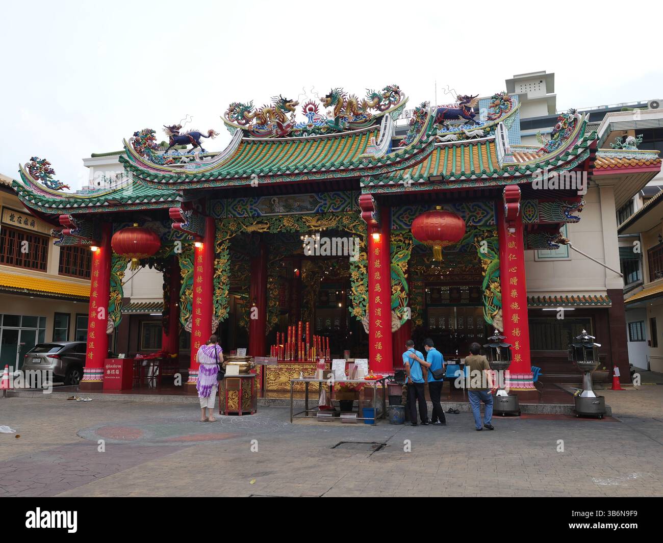 The Kuan Im Shrine in Bangkok's Chinatown. Incense sticks are taken out ...