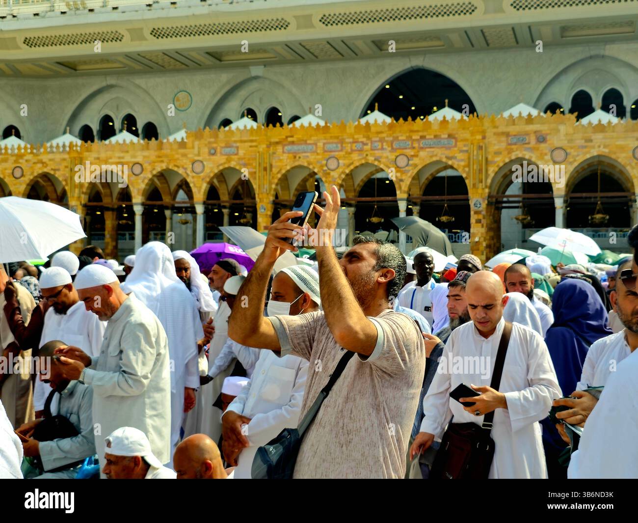 Mecca, Saudi Arabia, June 21 2024: the circumambulation of the grand ...