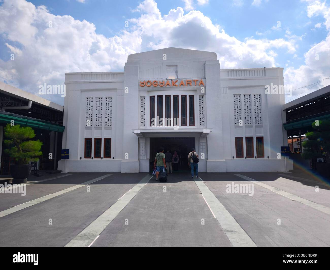 Yogyakarta city train station entrance Stock Photo - Alamy