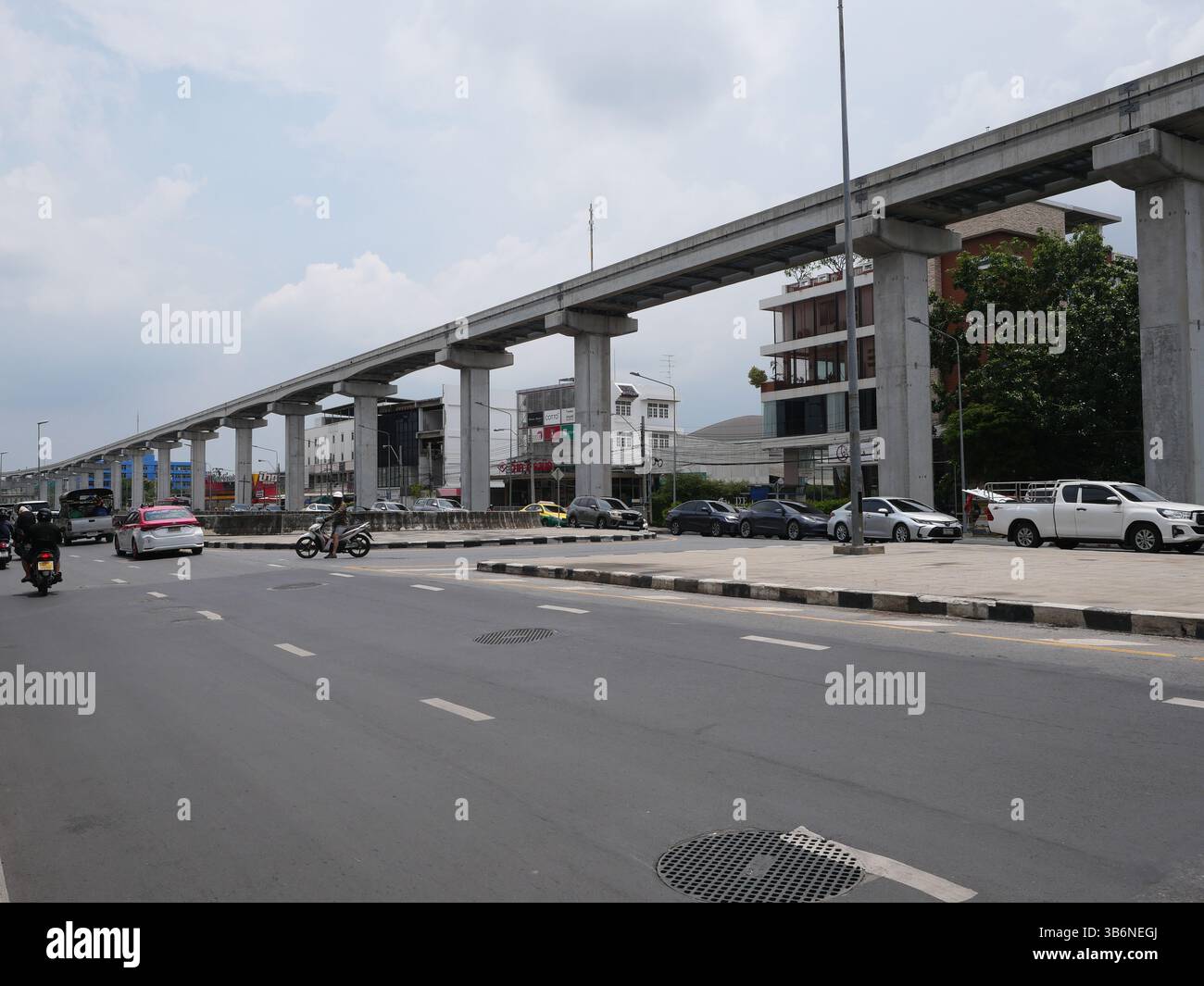Elevated railway lines and stations of the MRT Yellow Line, Bangkok ...