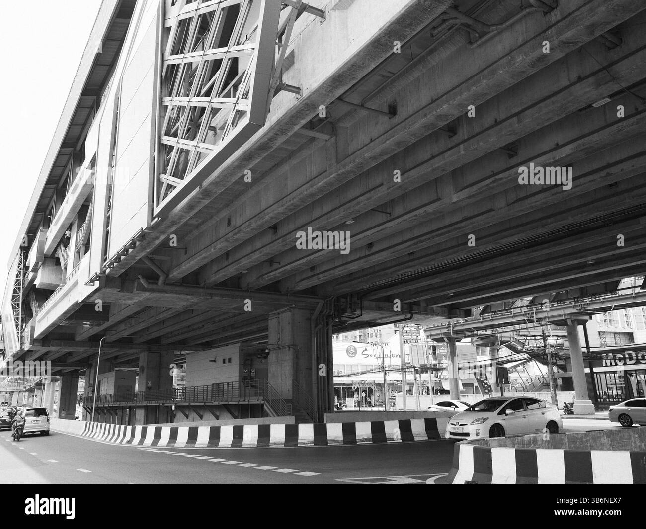 Elevated railway lines and stations of the MRT Yellow Line, Bangkok ...