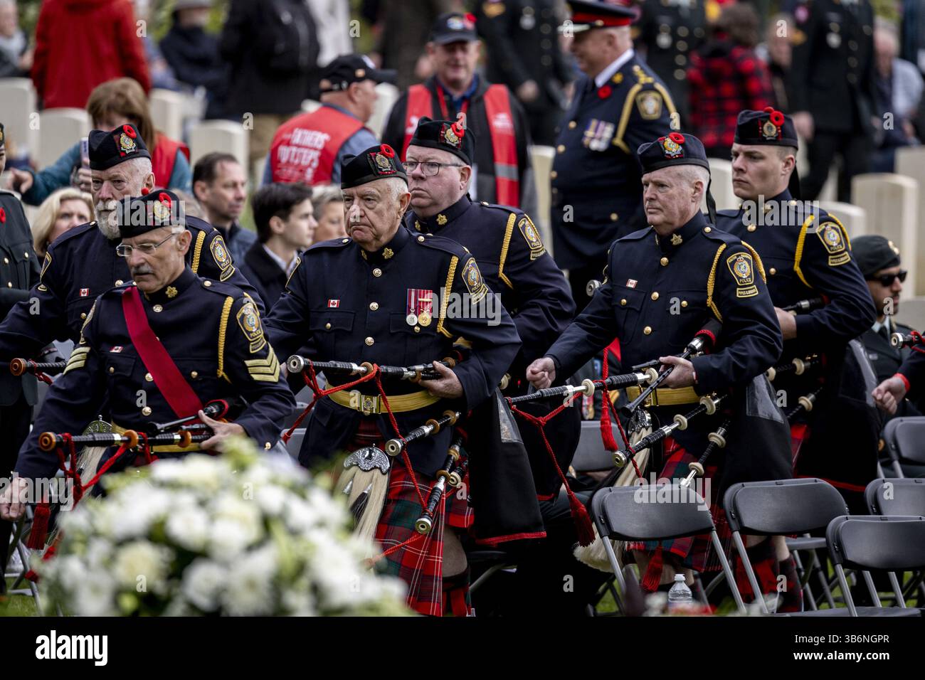 HOLTEN - Commemoration 80 years of freedom at Holten Canadian Cemetery ...