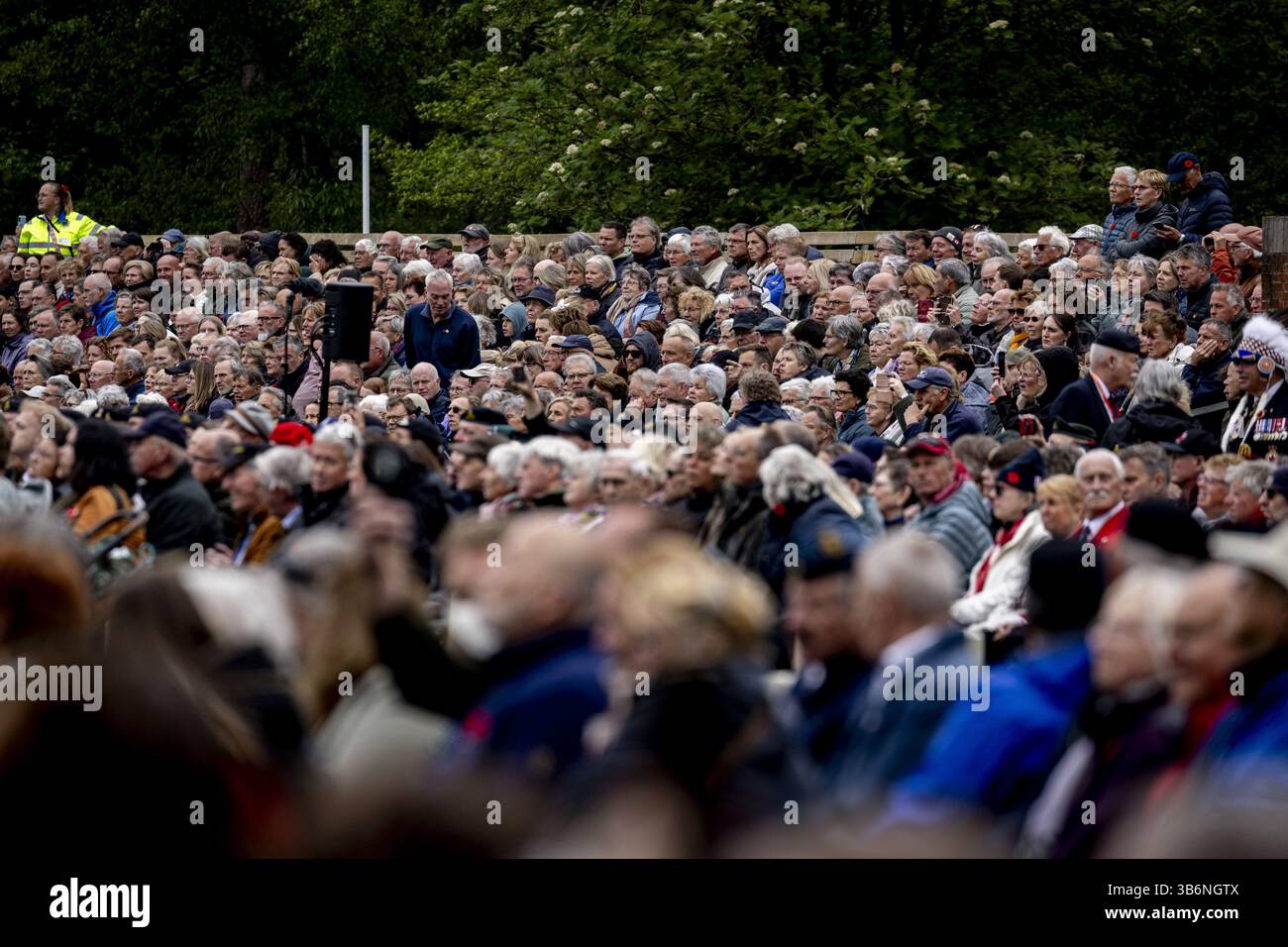 HOLTEN - Commemoration 80 years of freedom at Holten Canadian Cemetery ...