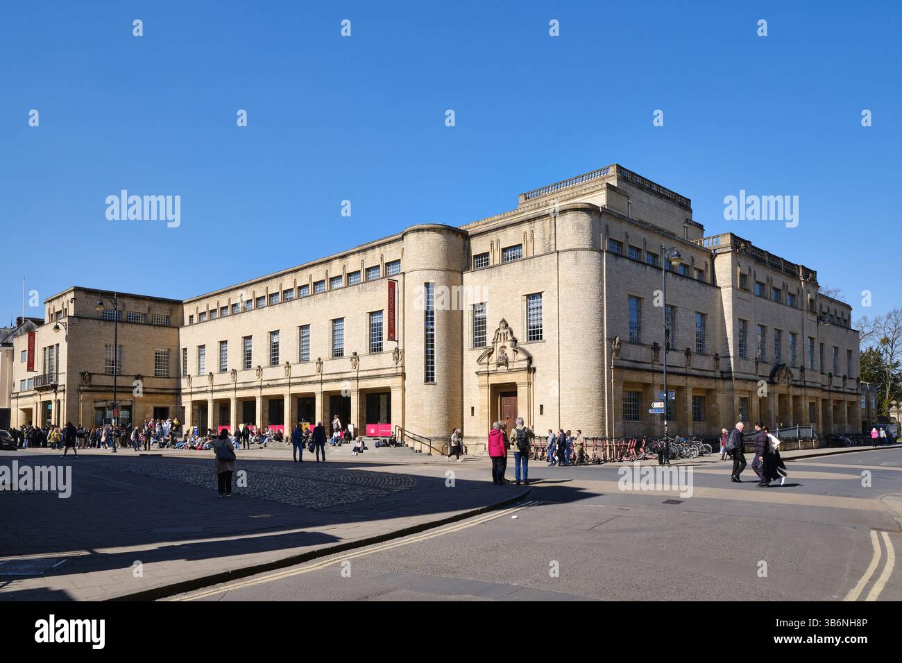 Weston Library on Broad Street, Oxford Stock Photo - Alamy