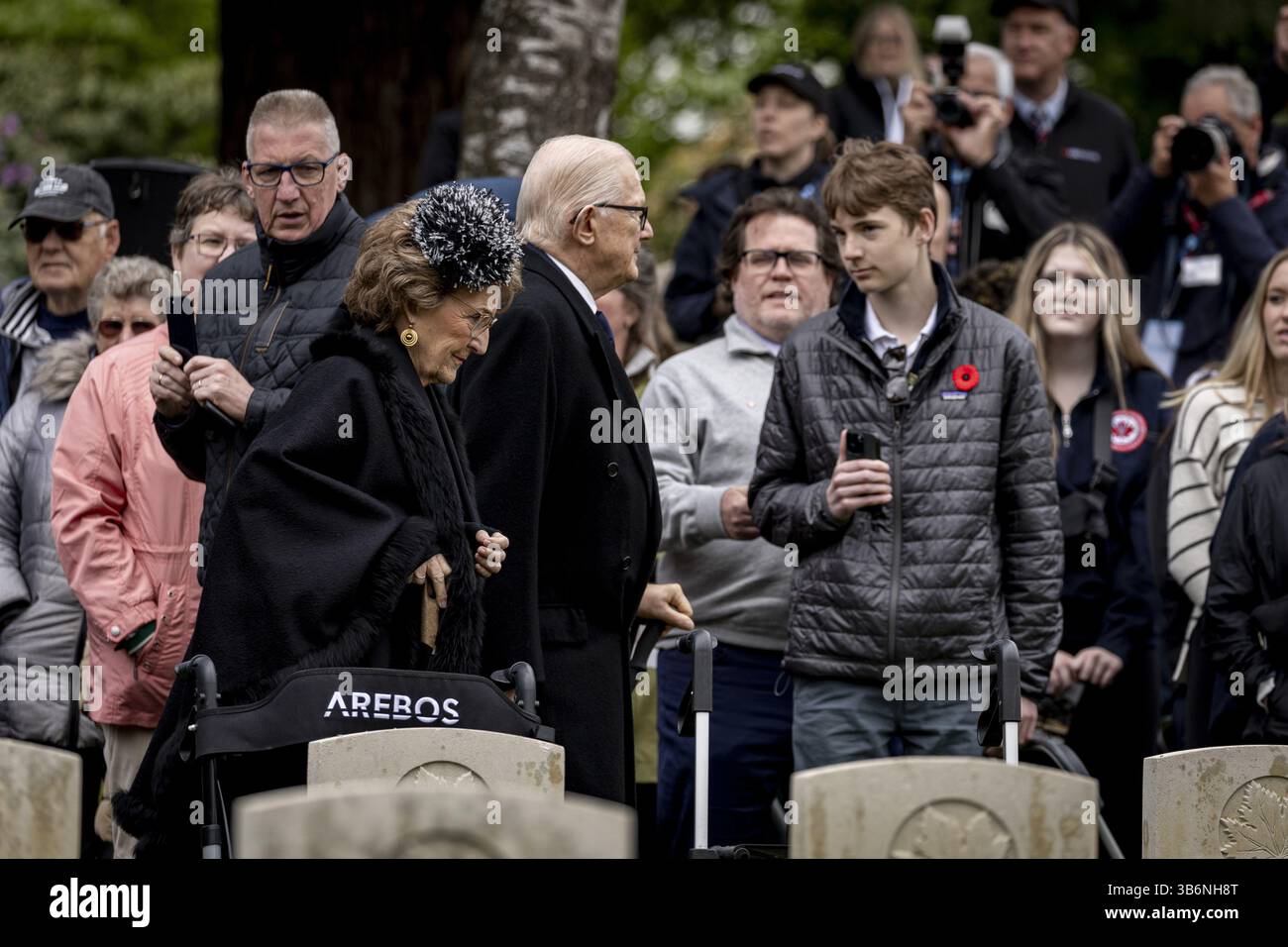 HOLTEN - Commemoration 80 years of freedom at Holten Canadian Cemetery ...