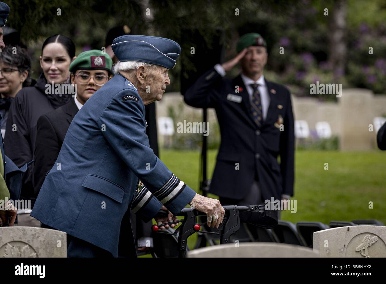 HOLTEN - Commemoration 80 years of freedom at Holten Canadian Cemetery ...