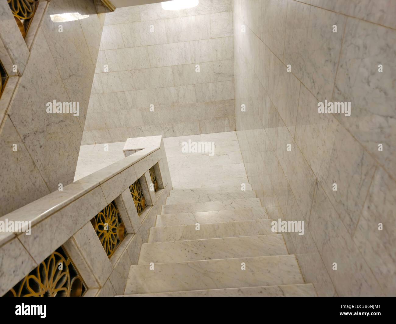 The Interior and the details of The Prophet's Mosque al-Masjid al ...