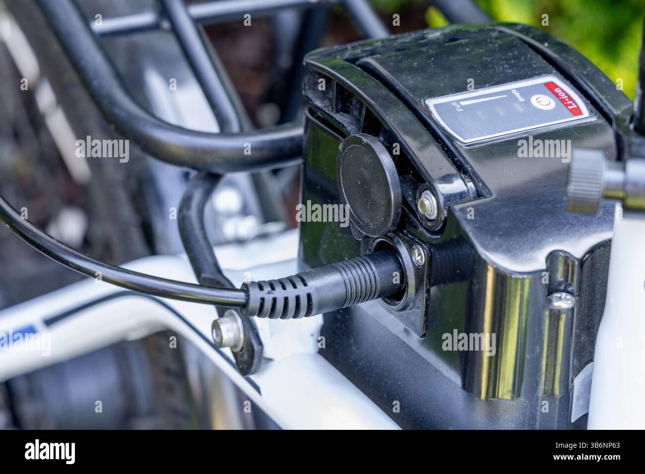 Power cable for charging the battery in an electric bike, connecting ...