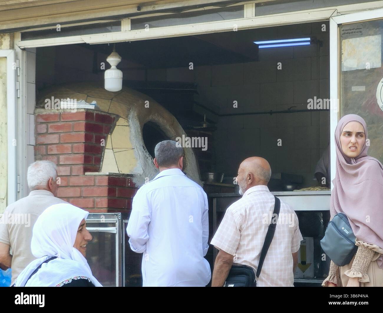 Mecca, Saudi Arabia, June 19 2024: Tameez or Tamees bread bakery and ...