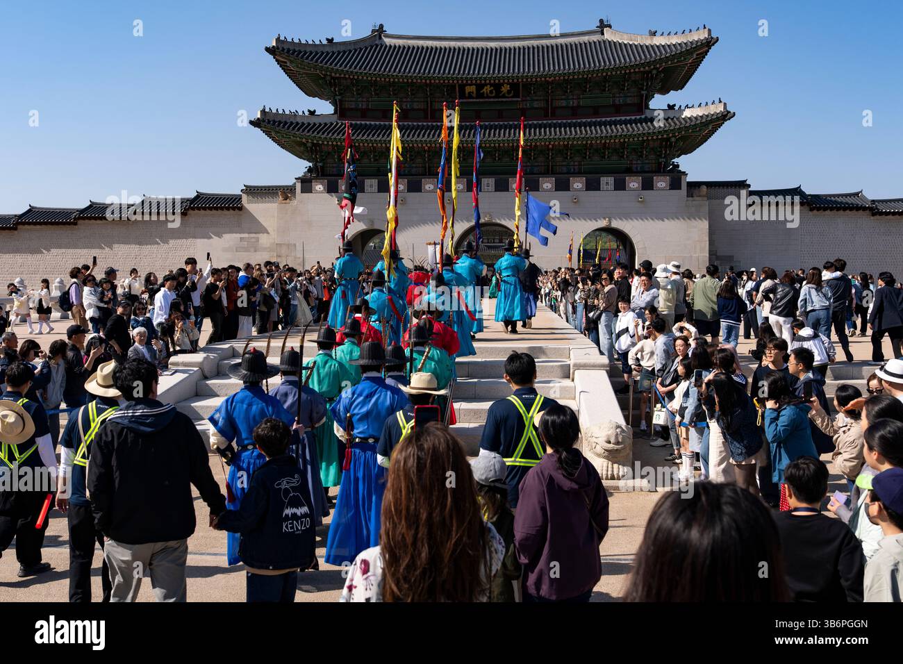 Seoul, South Korea. 04th May, 2025. Royal guards and gatekeepers march ...