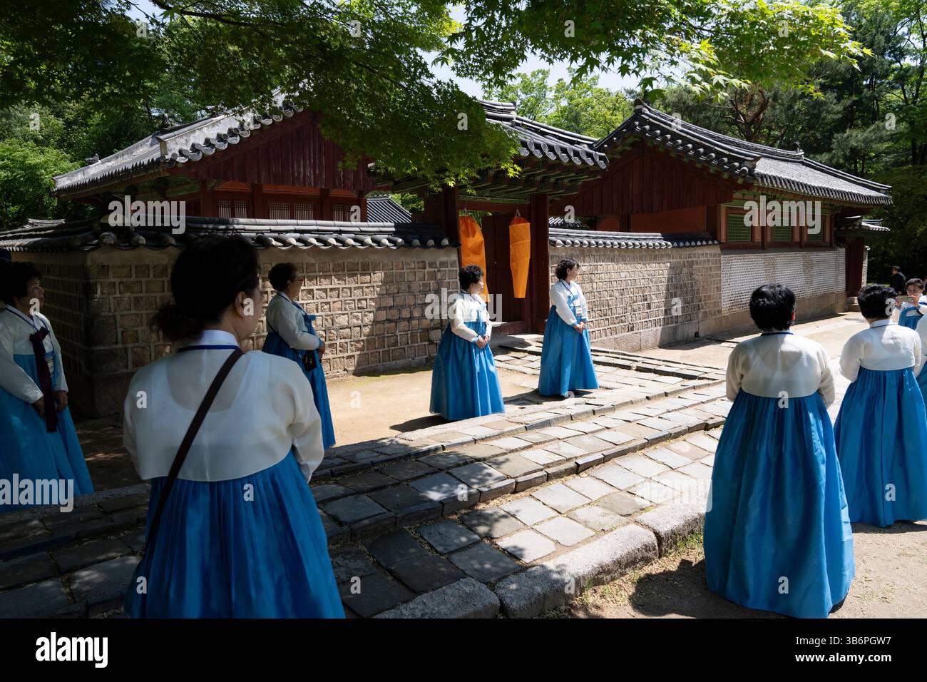 Seoul, South Korea. 04th May, 2025. Volunteers gather to support the Jongmyo Daeje royal ...