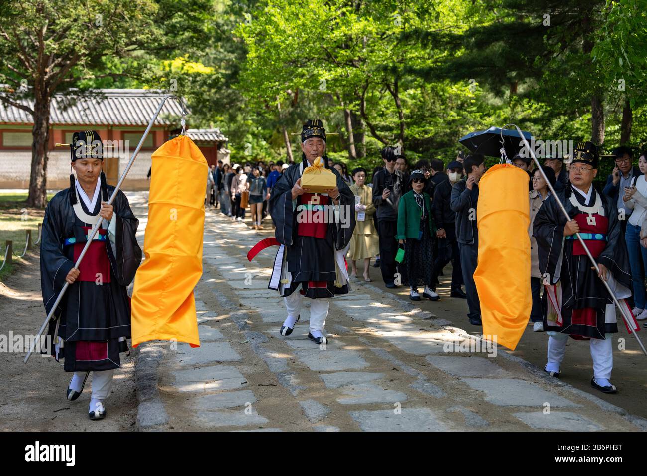 Seoul, South Korea. 04th May, 2025. Ritual officiants enter the main ...