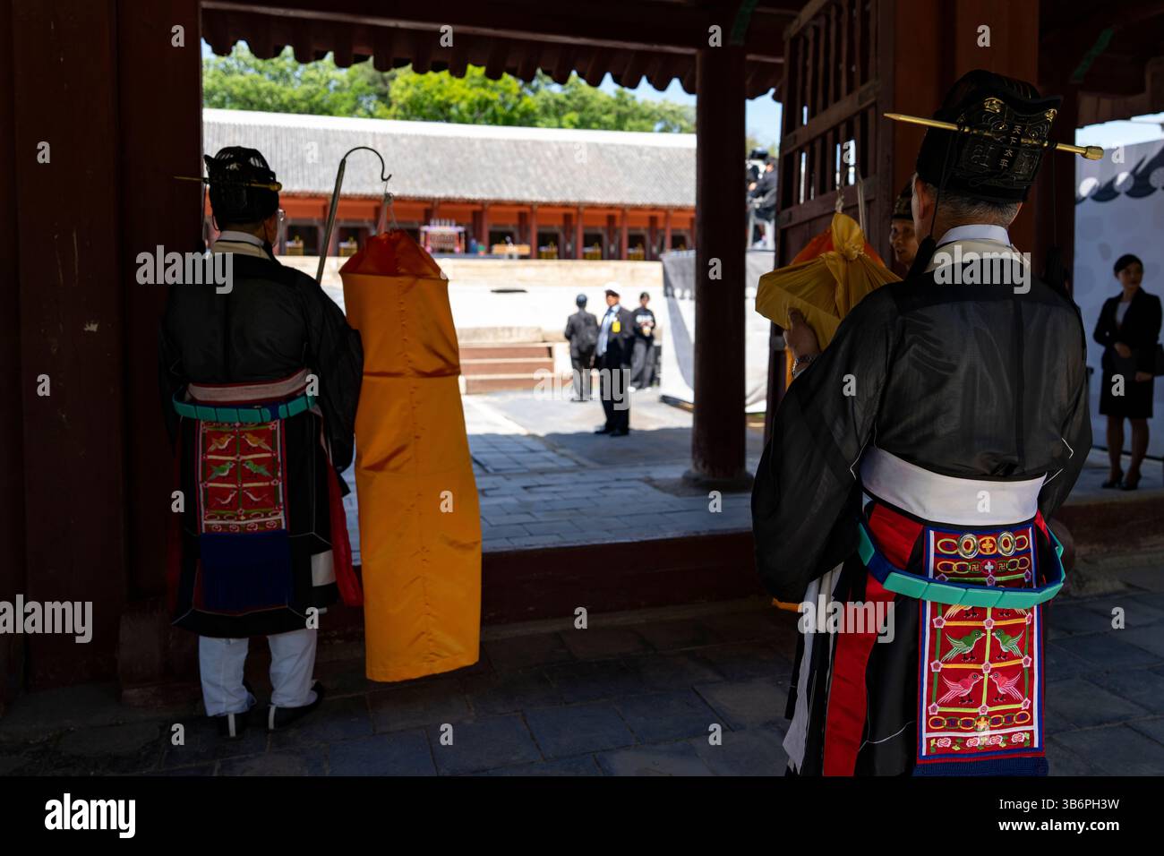 Seoul, South Korea. 04th May, 2025. Ritual officiants enter the main ...