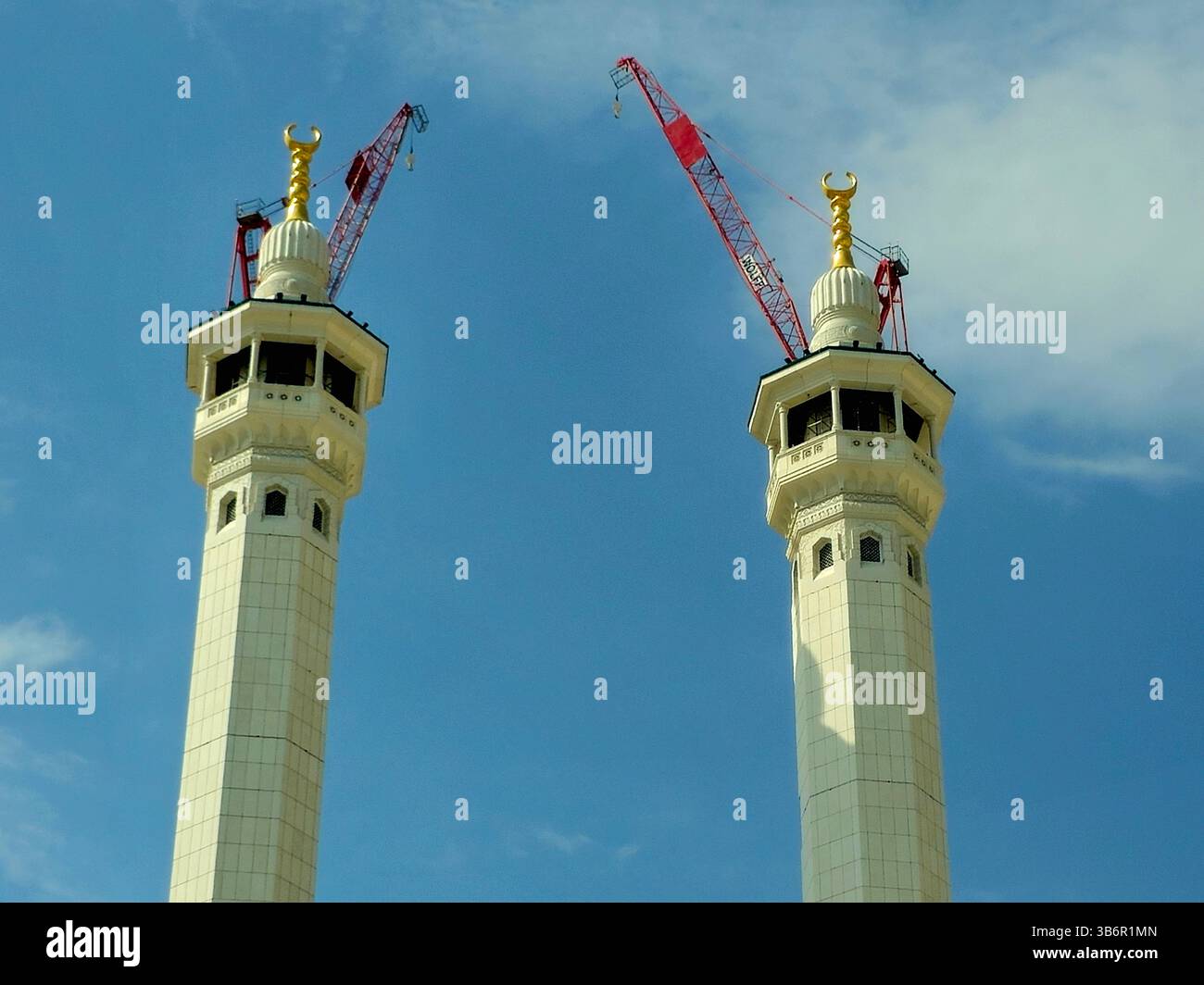 Mecca, Saudi Arabia, June 21 2024: Minarets of the grand great sacred ...