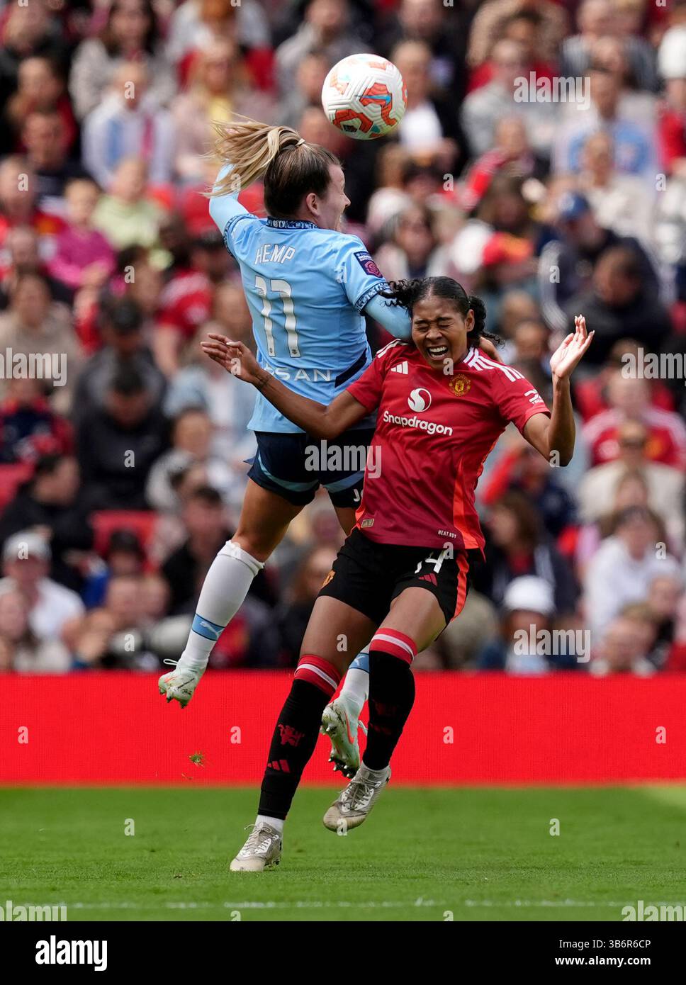 Manchester City's Lauren Hemp (left) and Manchester United's Jayde ...
