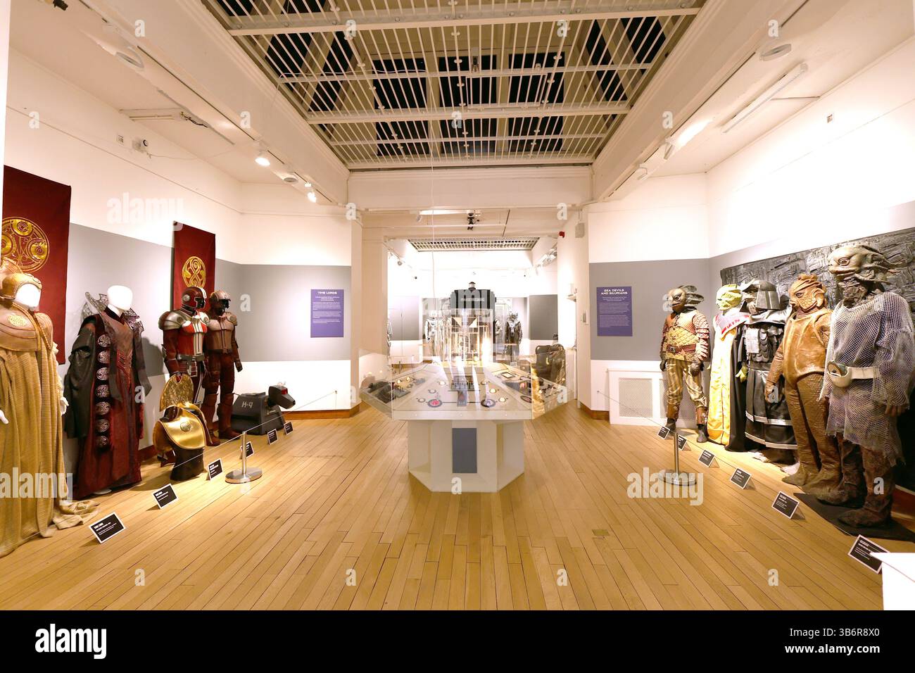 The TARDIS console at Adventures in Time & Space - an unofficial Doctor ...