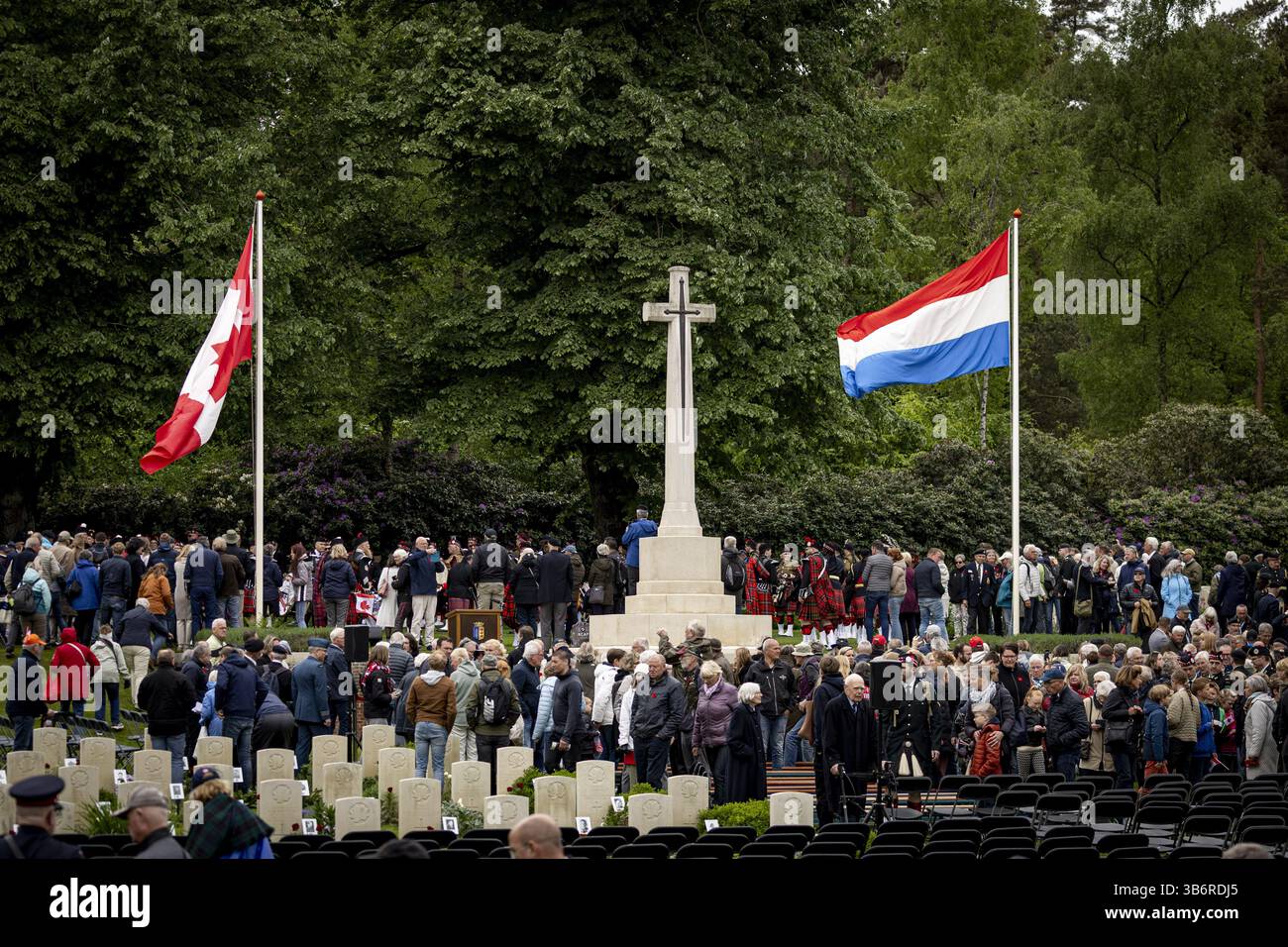 HOLTEN - Commemoration 80 years of freedom at Holten Canadian Cemetery ...