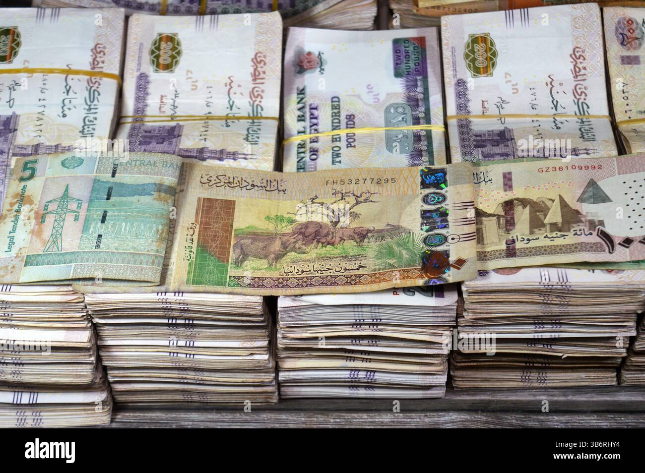 Sudan 200 pounds banknotes money hi-res stock photography and images ...